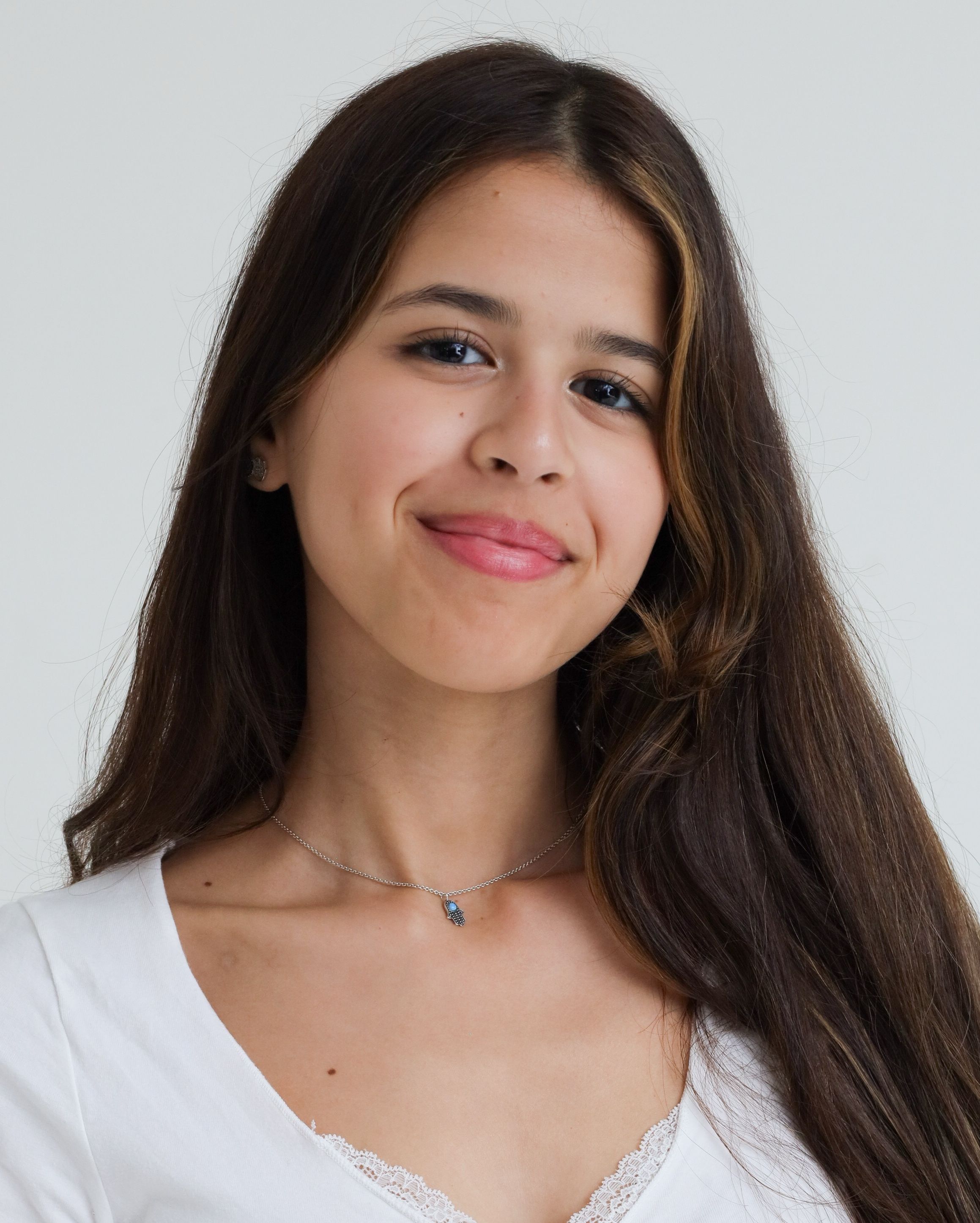 Discover Alias unique portfolio on MMG Talent!