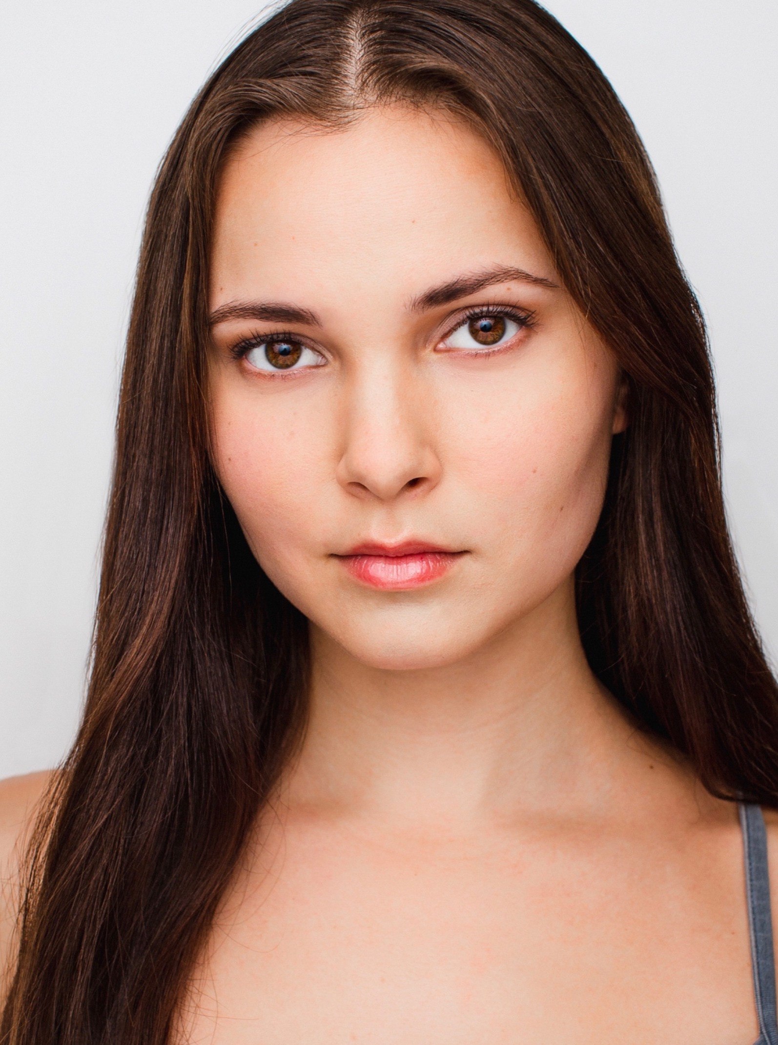 Alessandra from Dubai | Portfolio & Profile - Model, Voice Over, Actor ...