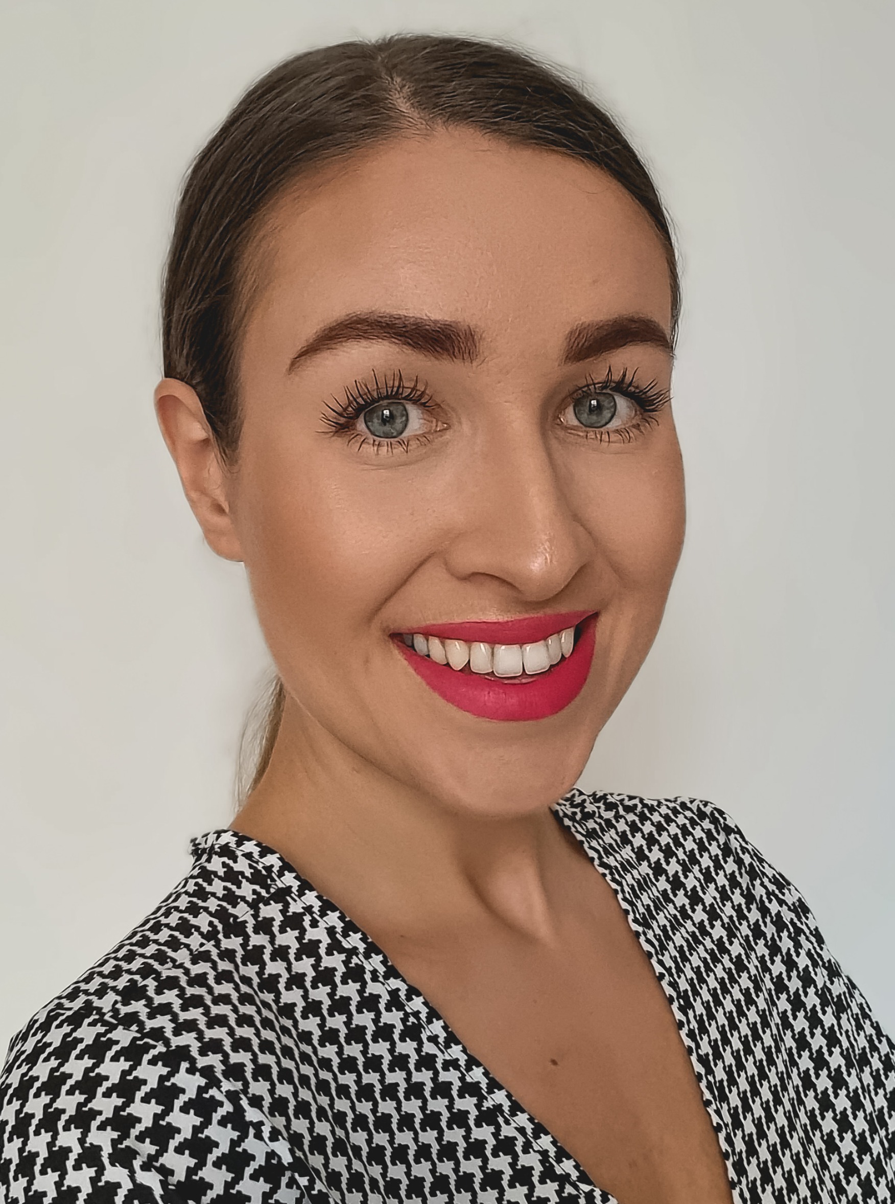 Eva from Dubai | Portfolio & Profile - Model, Performer, Actor | MMG Talent