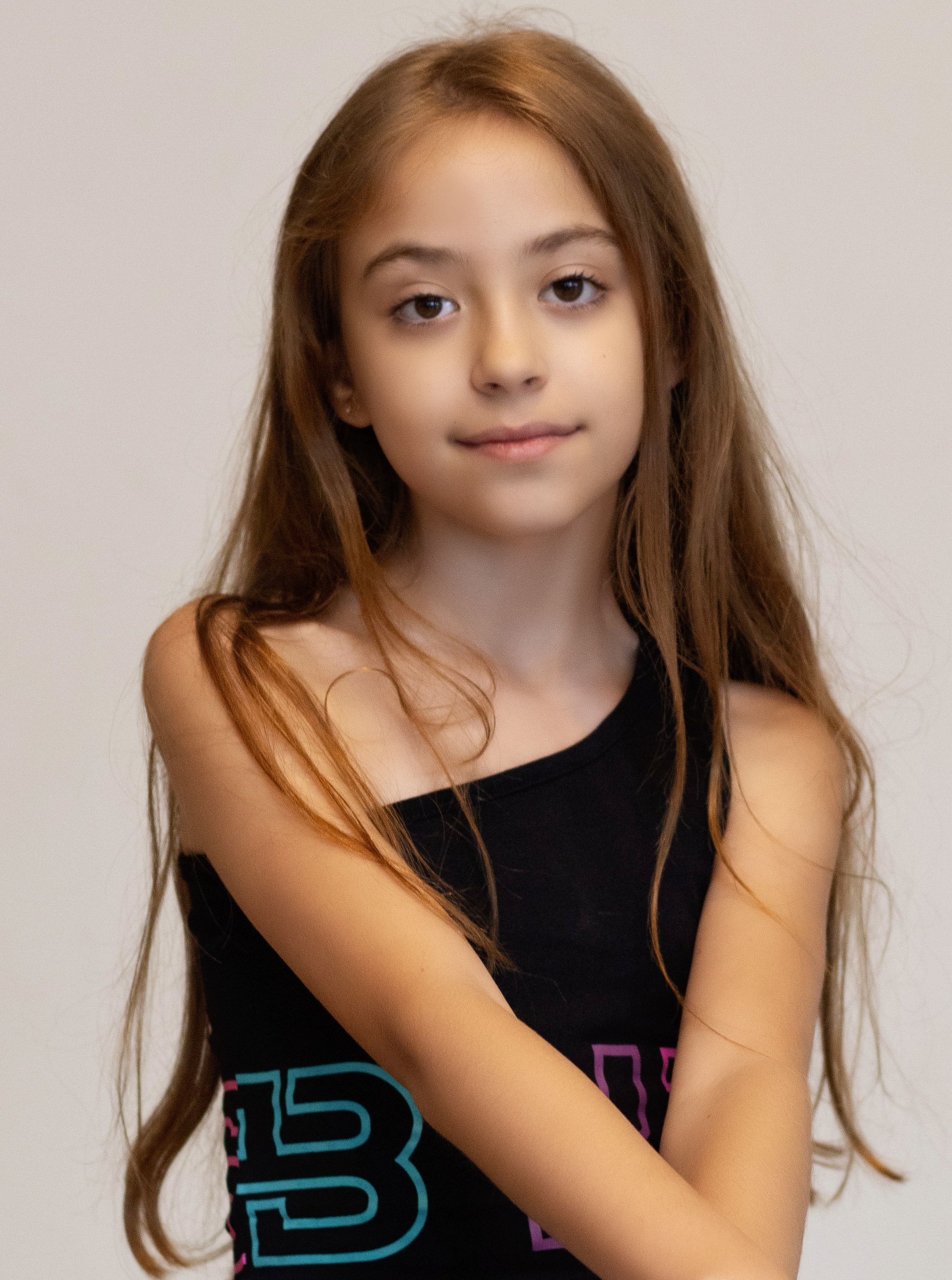 Discover Lenaras unique portfolio on MMG Talent!