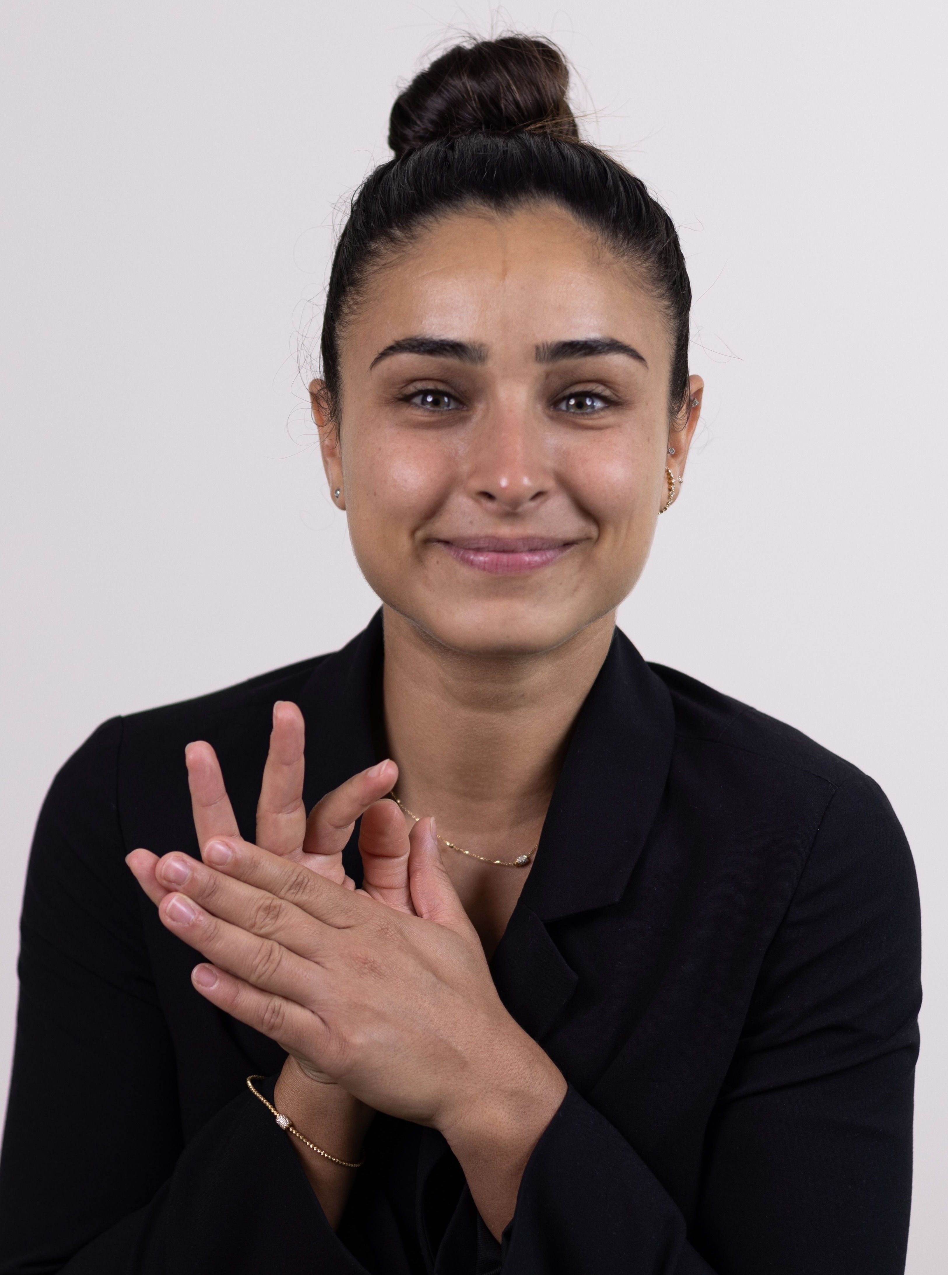 Mirna from Dubai | Portfolio & Profile - Model, Voice Over, Influencer ...