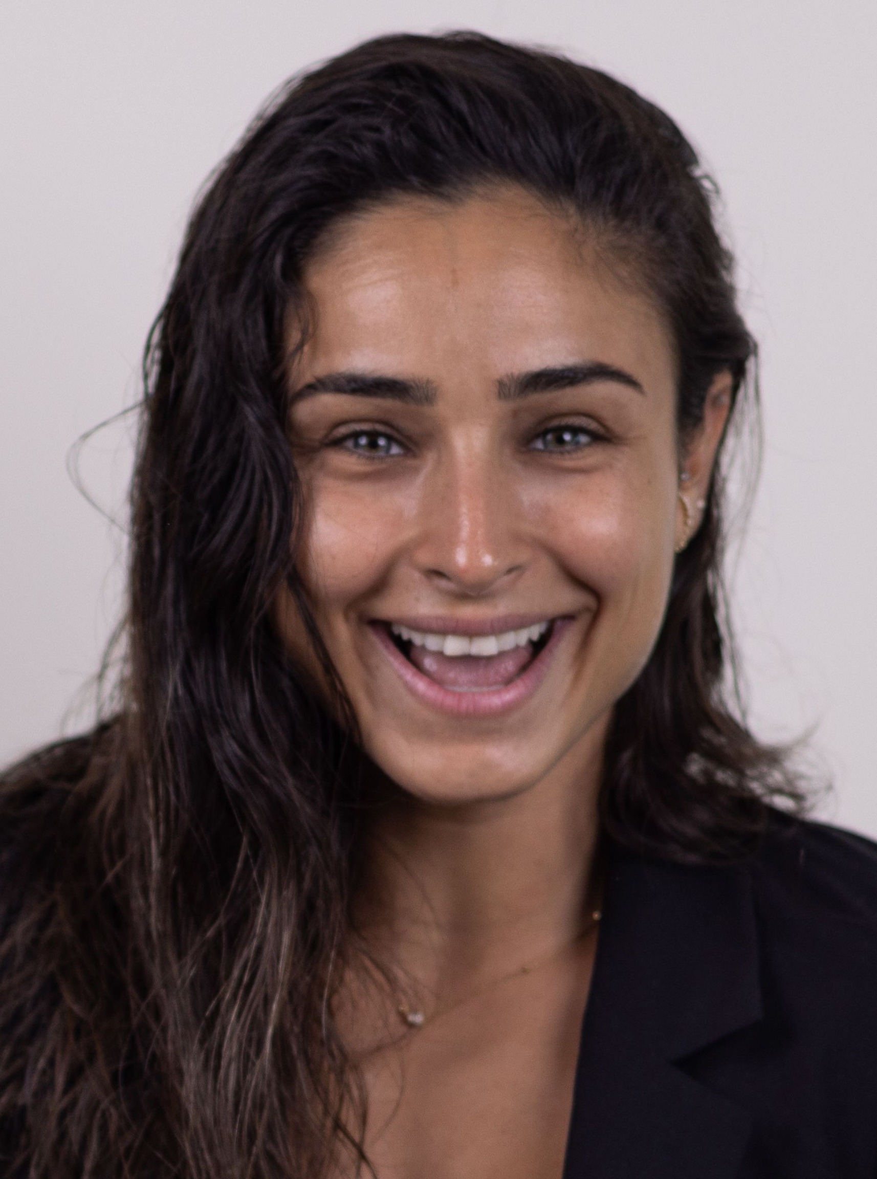 Discover Mirnas unique portfolio on MMG Talent!