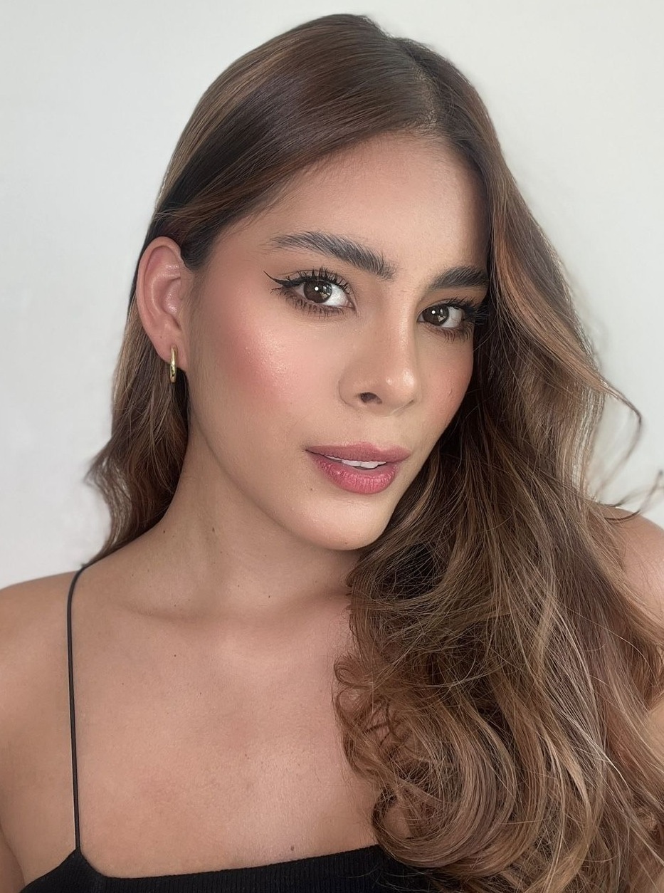 Discover Lauras unique portfolio on MMG Talent!