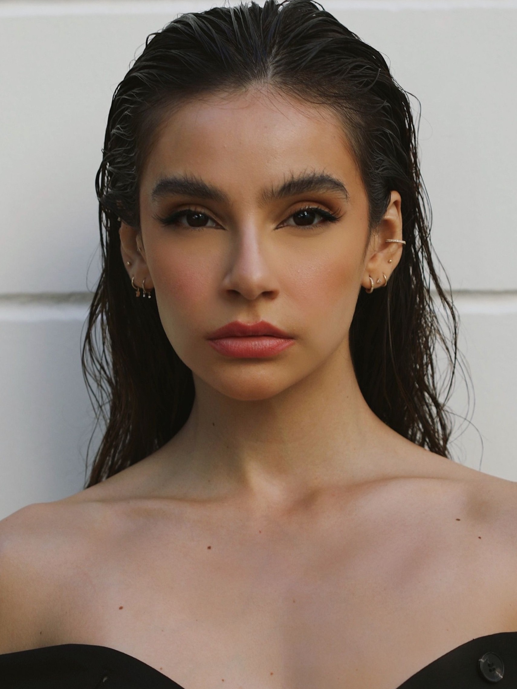 Discover Letícias unique portfolio on MMG Talent!