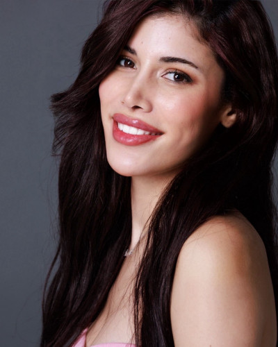 Discover Safias unique portfolio on MMG Talent!