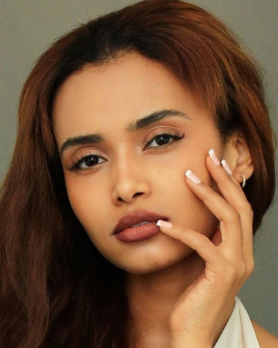 Discover Yanets unique portfolio on MMG Talent!