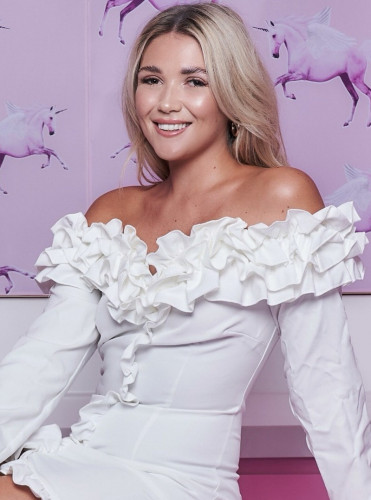 Laura from Dubai | Portfolio & Profile - Model, Actor, Influencer | MMG ...