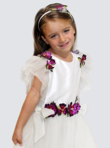 Discover Ellas unique portfolio on MMG Talent!