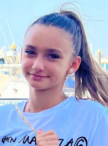 Discover Dafnes unique portfolio on MMG Talent!