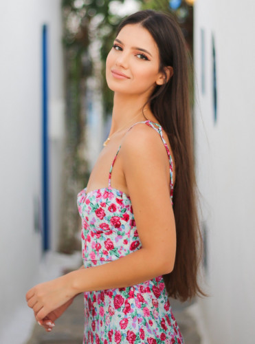 Discover Mayas unique portfolio on MMG Talent!