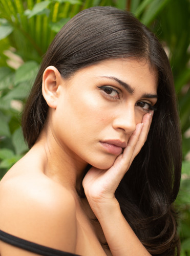 Discover Lauras unique portfolio on MMG Talent!