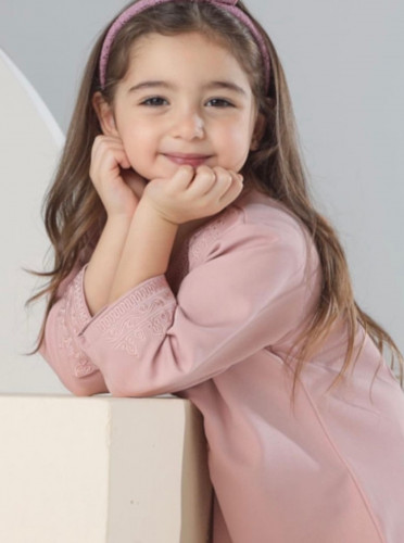 Discover Pearlas unique portfolio on MMG Talent!