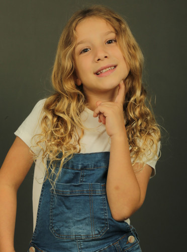 Discover Mariahs unique portfolio on MMG Talent!