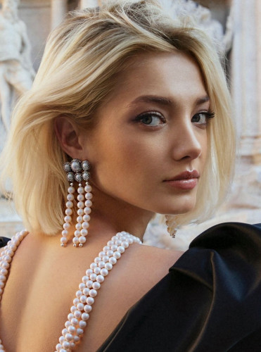 Discover Anis unique portfolio on MMG Talent!