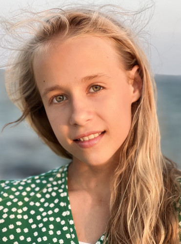 Discover Darias unique portfolio on MMG Talent!