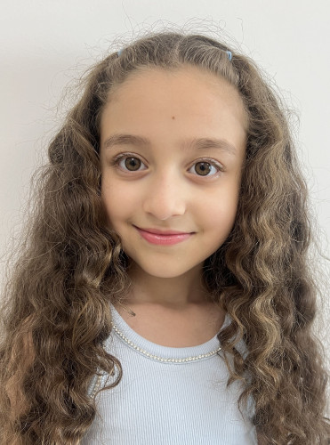 Discover Dinas unique portfolio on MMG Talent!