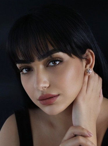 Discover Nours unique portfolio on MMG Talent!