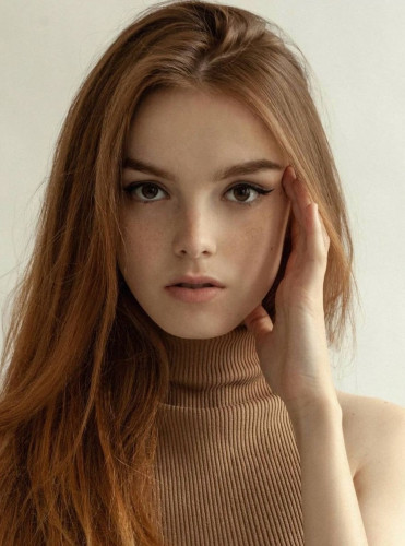 Discover Darias unique portfolio on MMG Talent!