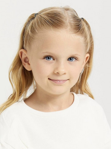 Discover Evas unique portfolio on MMG Talent!