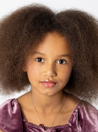 Discover Islas unique portfolio on MMG Talent!