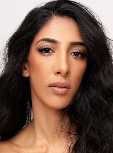 Discover Monas unique portfolio on MMG Talent!