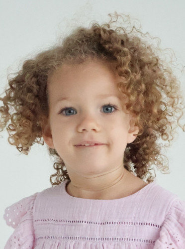 Discover Kiaras unique portfolio on MMG Talent!