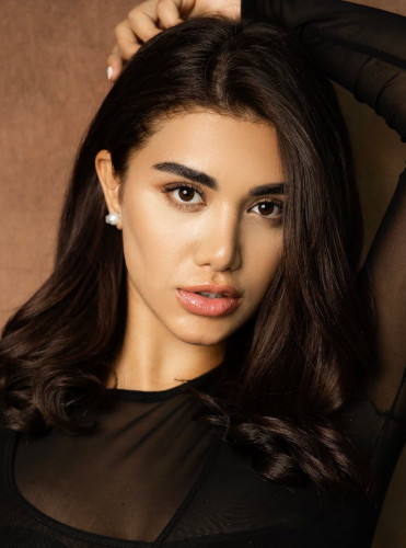 Discover Monas unique portfolio on MMG Talent!