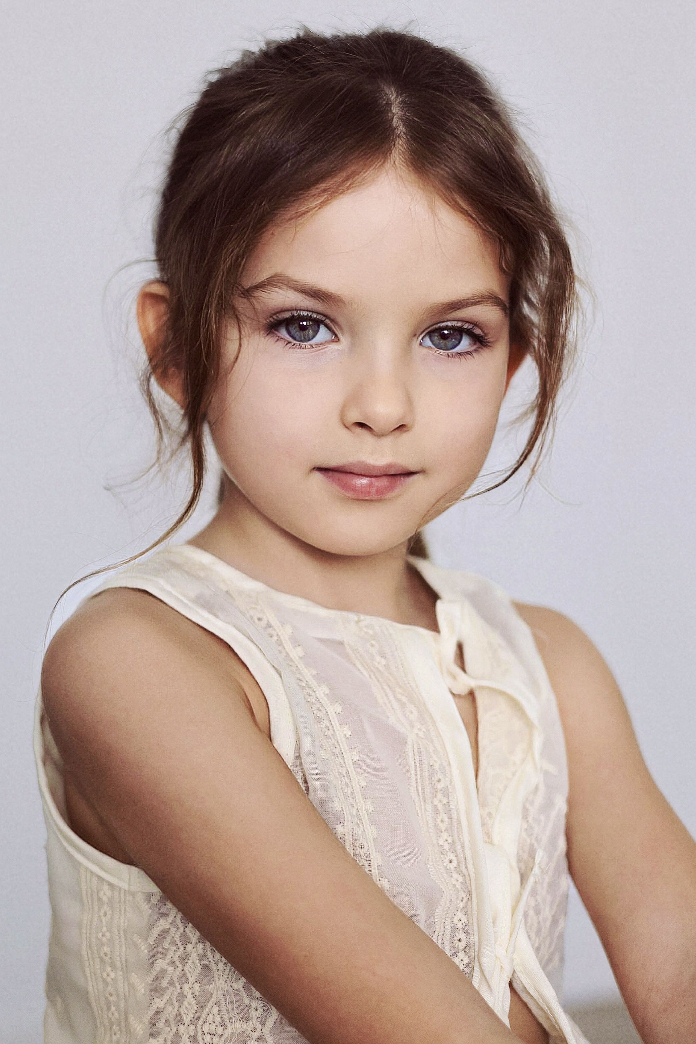 Discover Nicoles unique portfolio on MMG Talent!