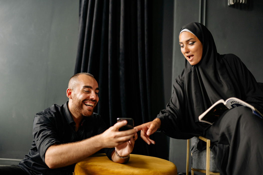 KHALEEJI SPEAKING TALENTS FOR A BEAUTY BRAND SHOOT