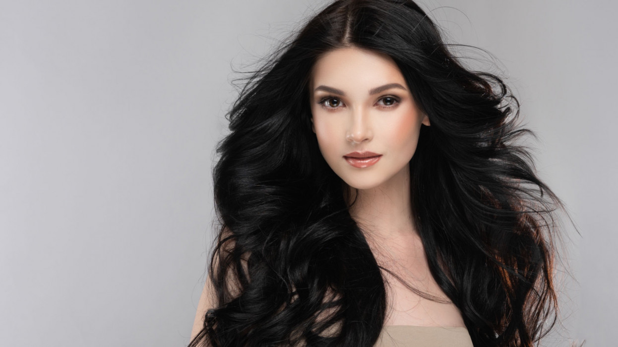 DARK HAIRED MODELS FOR A HAIR BRAND SHOOT